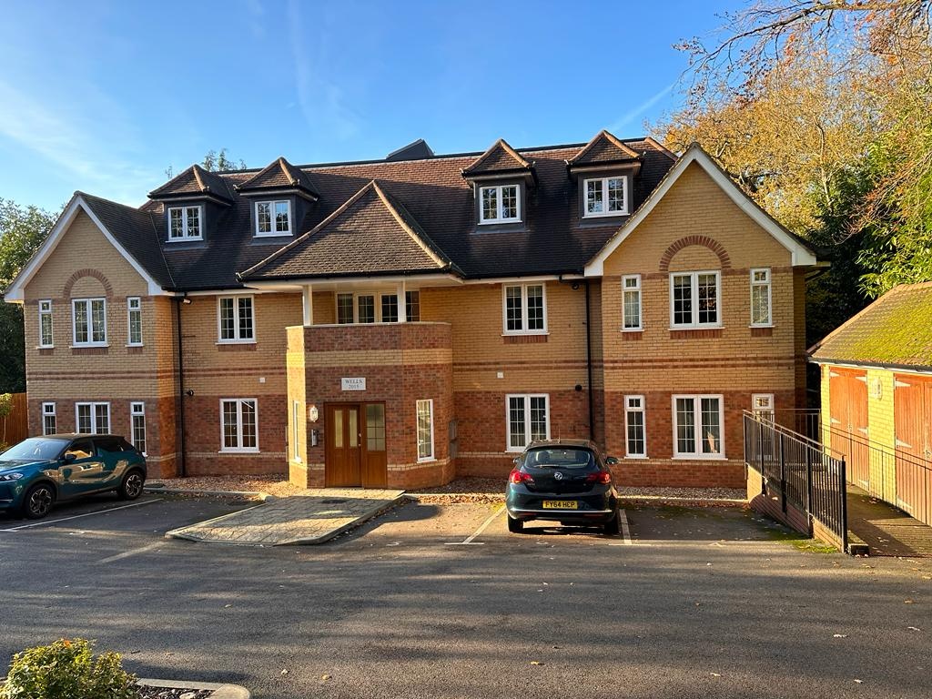 Camberley - 2 Bed Flat, Brackendale Court, GU15 - To Rent Now for £ ...