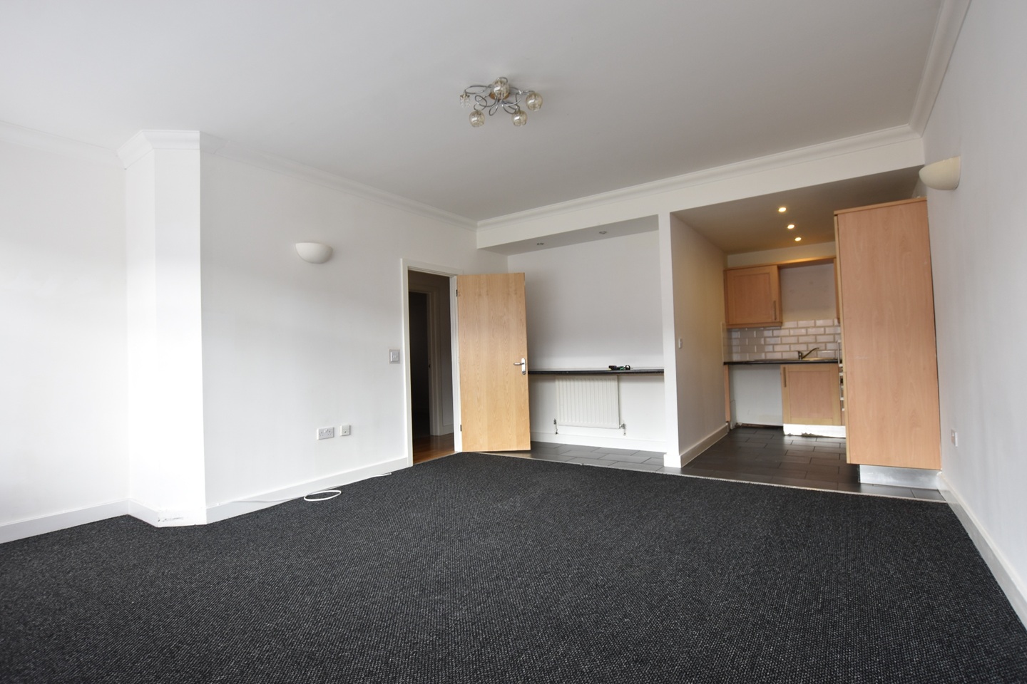 Luton - 2 Bed Flat, Guildford Street, LU1 - To Rent Now for £1,300.00 p/m