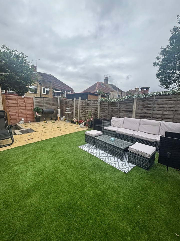 Bexleyheath - 2 Bed Maisonette, Martens Avenue, DA7 - To Rent Now for £ ...