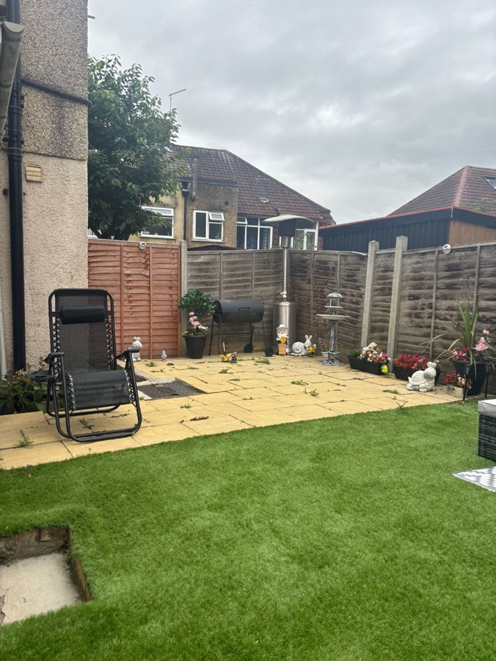 Bexleyheath - 2 Bed Maisonette, Martens Avenue, DA7 - To Rent Now for £ ...