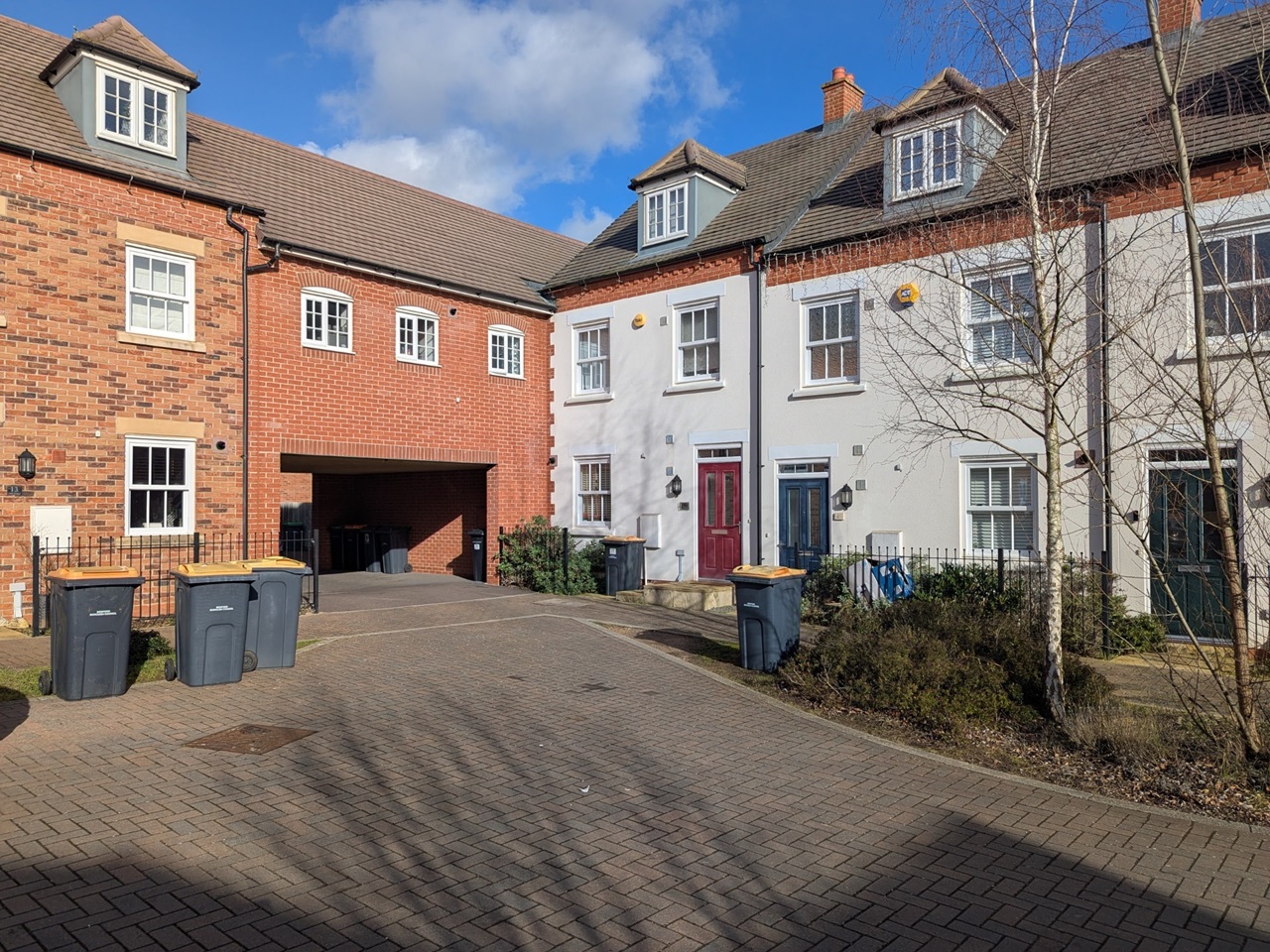Great Denham, Bedford - 3 Bed Terraced House, Edith Avenue, MK40 - To ...