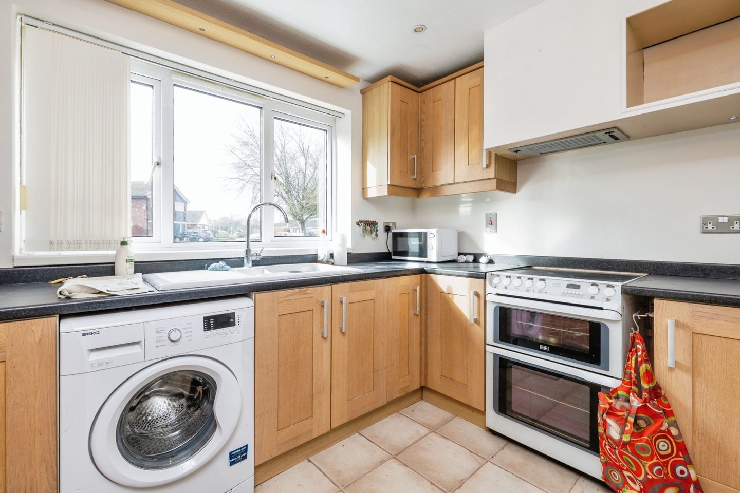 Nettleham, Lincoln - 2 Bed Bungalow, Field Close, LN2 - To Rent Now for ...