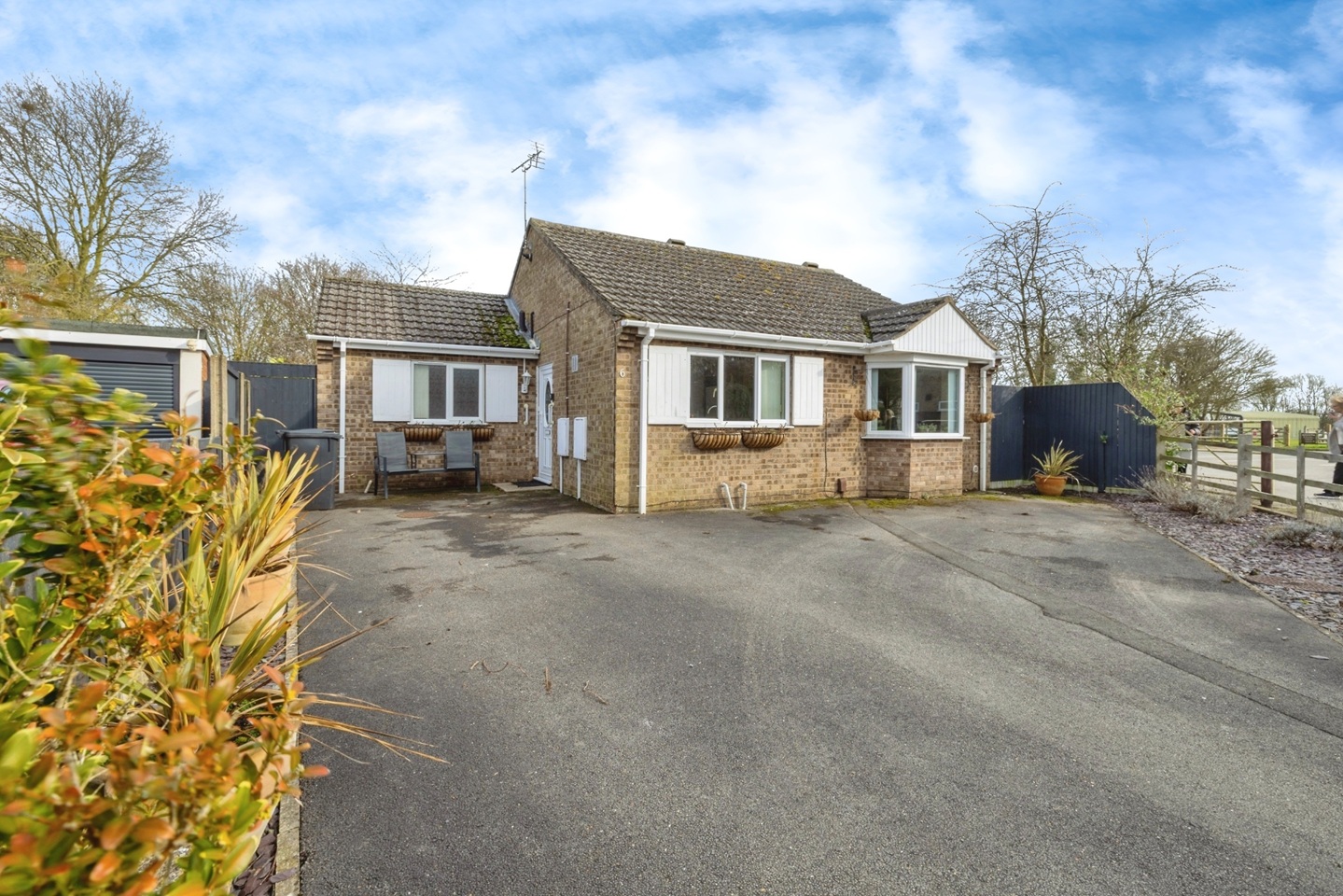 Nettleham, Lincoln - 2 Bed Bungalow, Field Close, LN2 - To Rent Now for ...