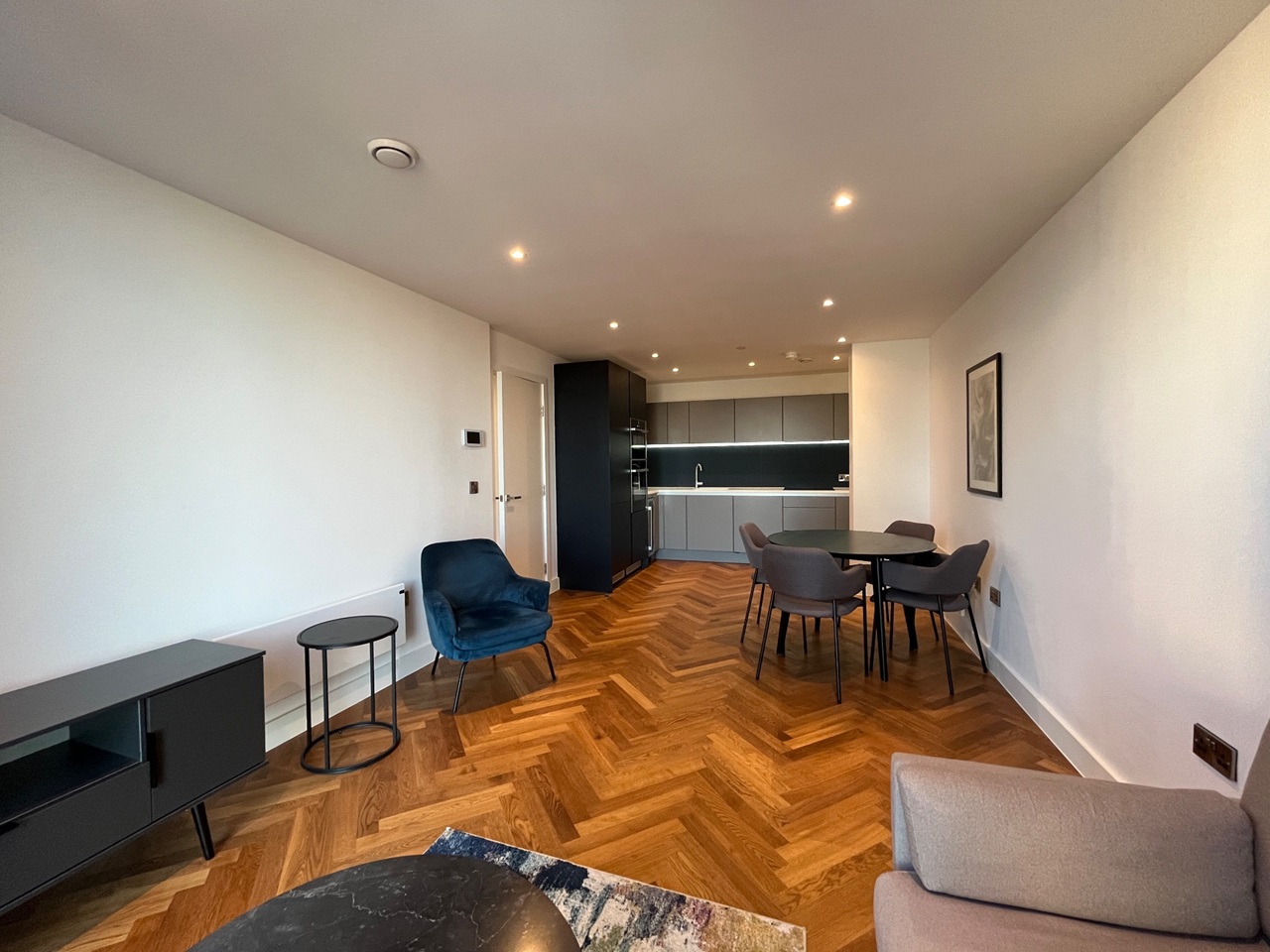 Manchester - 2 Bed Flat, East Tower At Deansgate Square, M15 - To Rent ...