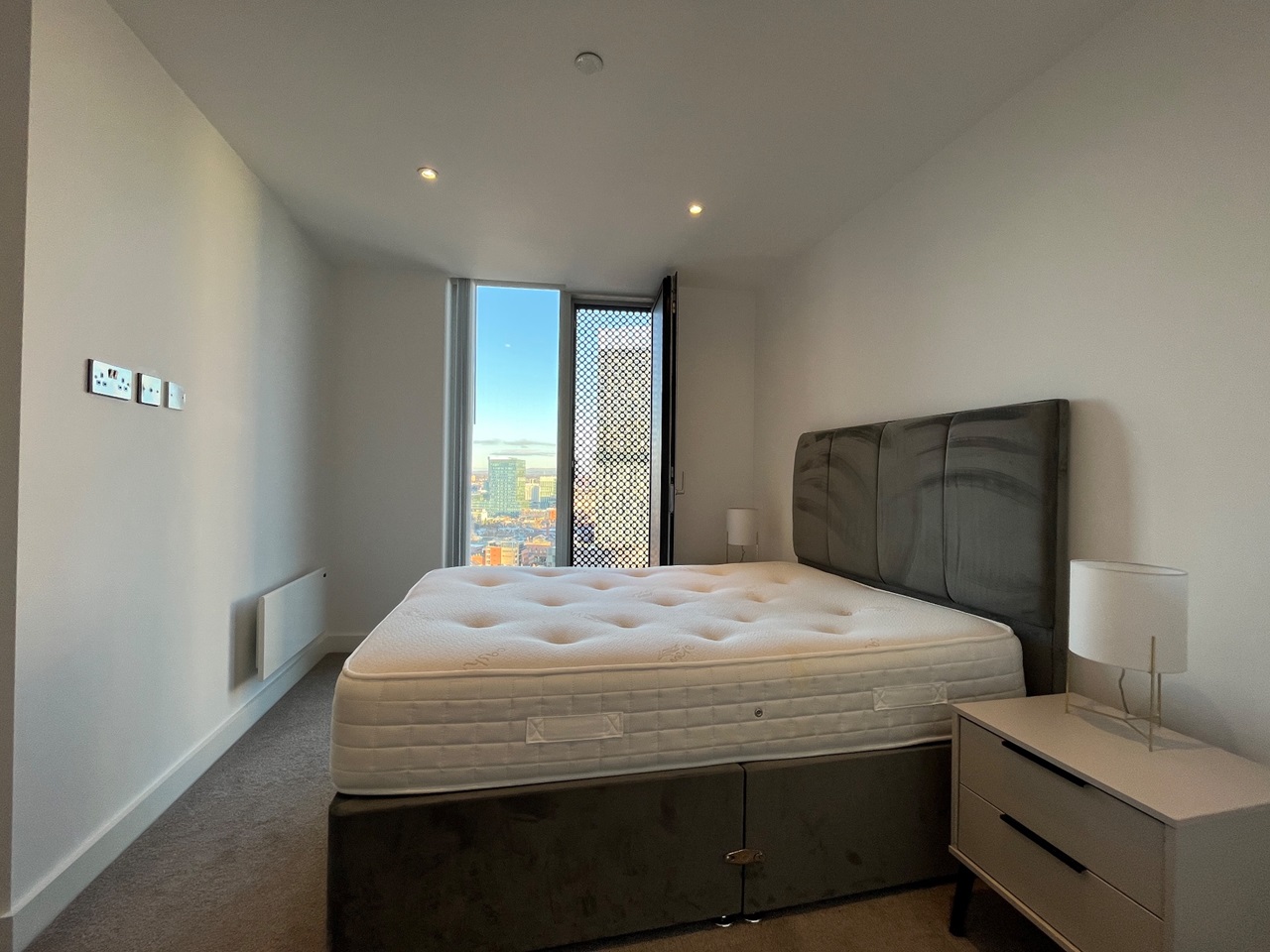 Manchester - 2 Bed Flat, East Tower At Deansgate Square, M15 - To Rent ...