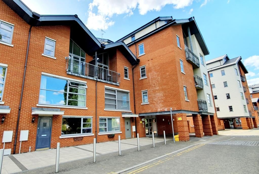Colchester - 2 Bed Flat, Rotary Way, CO3 - To Rent Now for £1,200.00 p/m