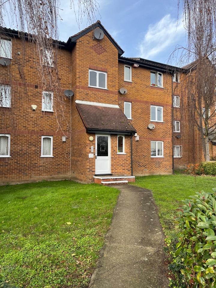 London - 2 Bed Flat, John Silkin Lane, SE8 - To Rent Now for £1,798.00 p/m