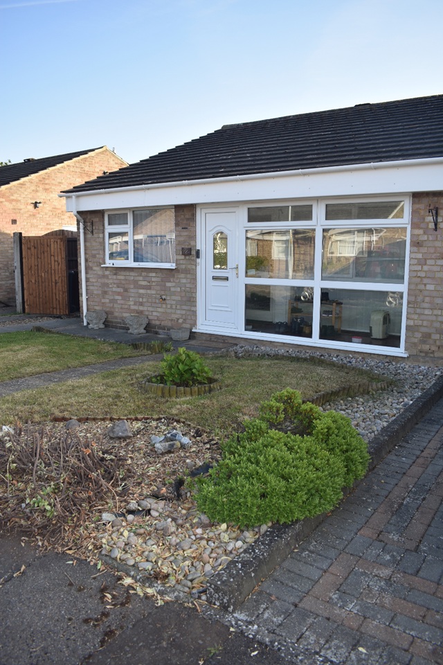Istead Rise, Gravesend - 2 Bed Bungalow, Weald Close, DA13 - To Rent ...