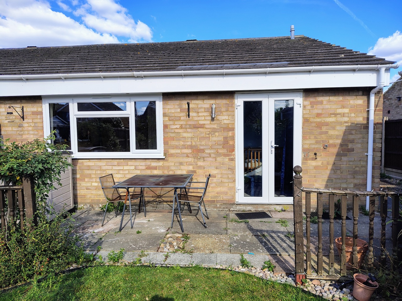 Istead Rise, Gravesend - 2 Bed Bungalow, Weald Close, DA13 - To Rent ...