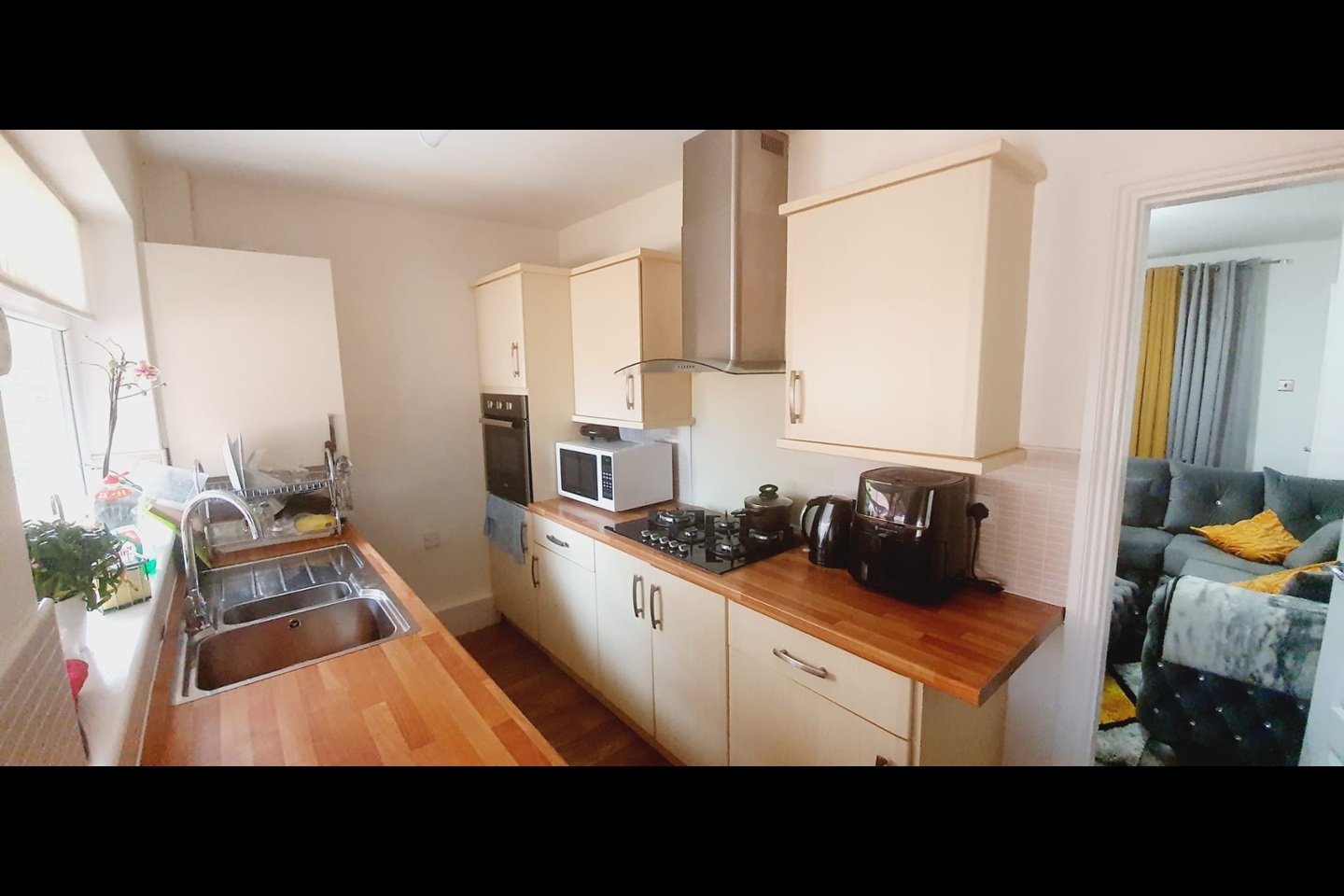 Leeds, West Yorkshire, United Kingdom - 2 Bed Semi-Detached House ...