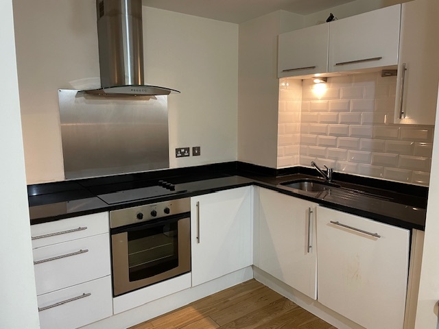 Ilford - 2 Bed Flat, Ilford Hill, IG1 - To Rent Now for £1,650.00 p/m