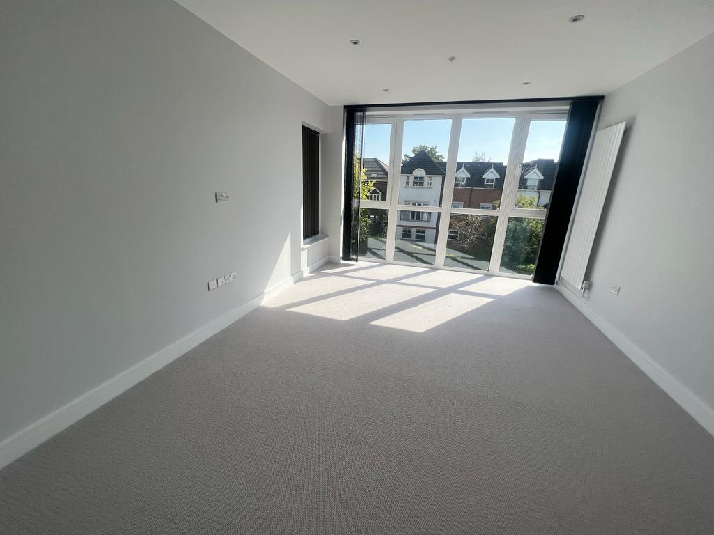 Woking - 2 Bed Flat, Goldsworth Road, GU21 - To Rent Now for £1,600.00 p/m