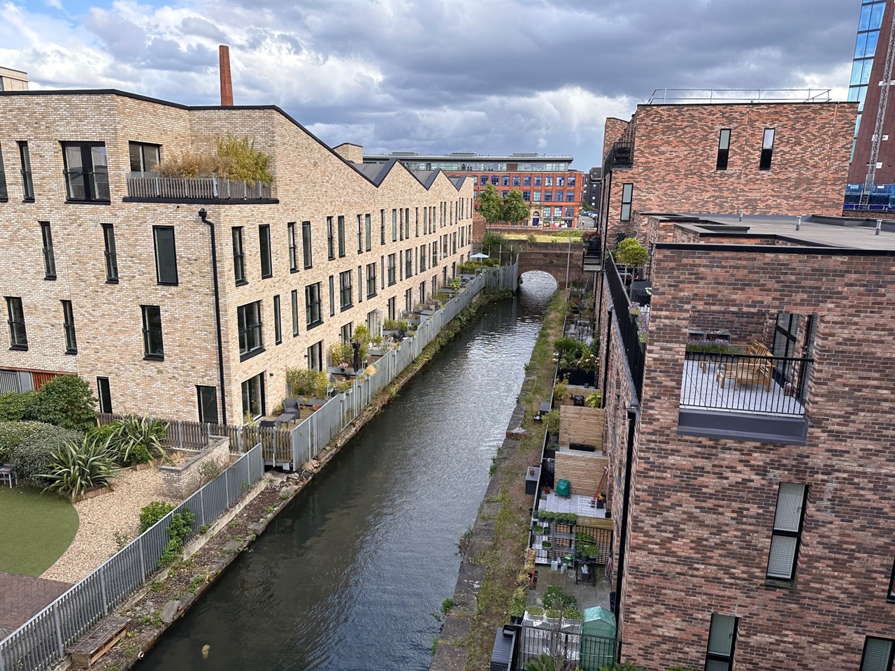 Manchester - 2 Bed Flat, Lockgate Mews, M4 - To Rent Now for £1,690.00 p/m