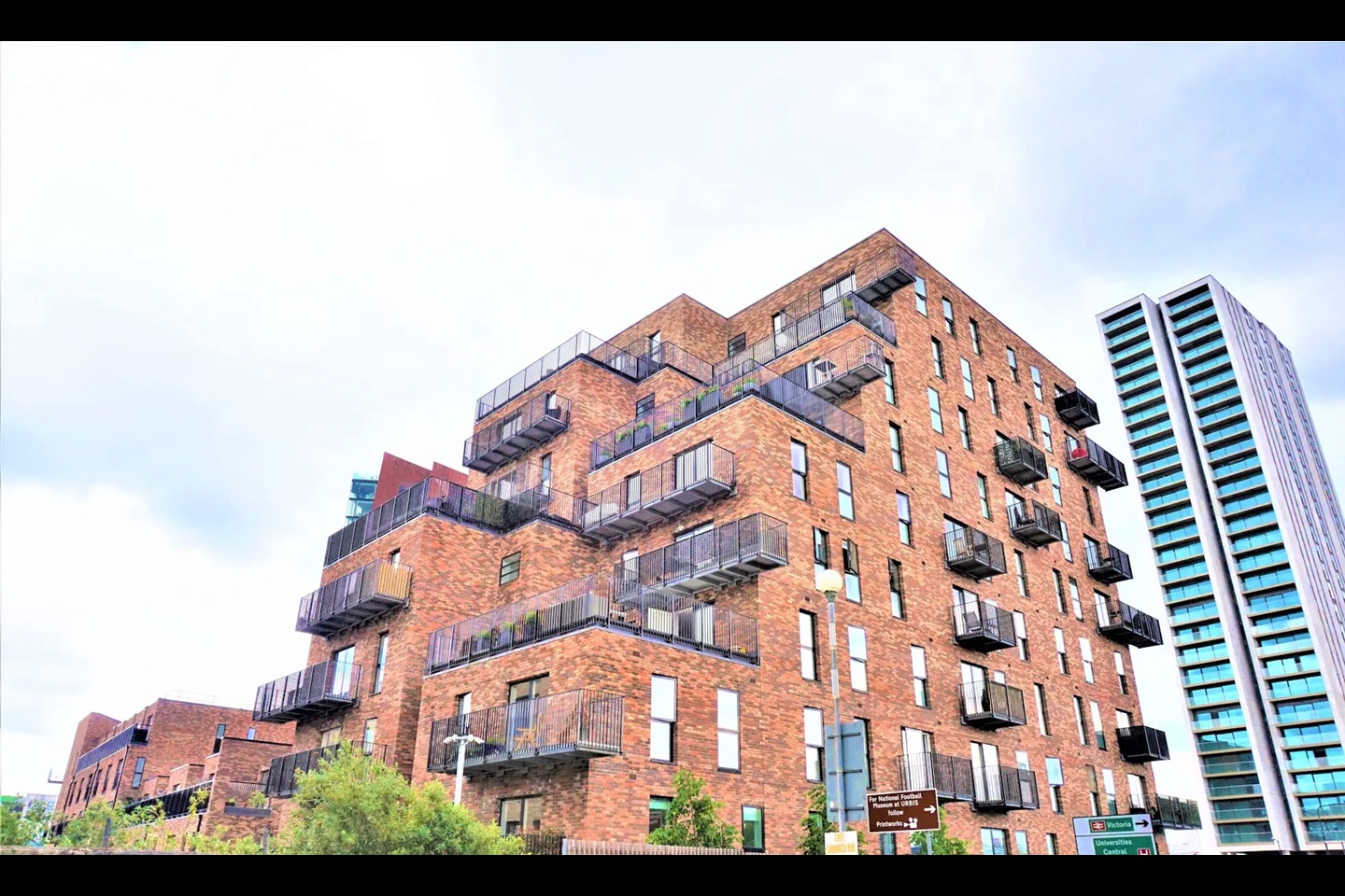 Manchester - 2 Bed Flat, Lockgate Mews, M4 - To Rent Now for £1,690.00 p/m