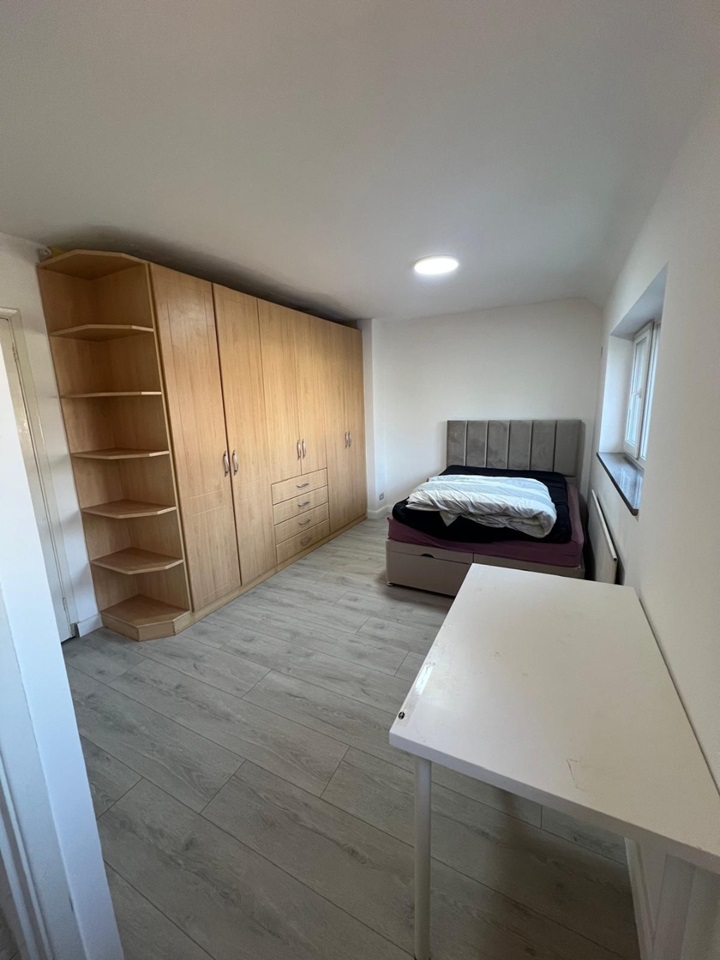 Hounslow - Room in a Shared House, Elmdon Road, TW4 - To Rent Now for £ ...