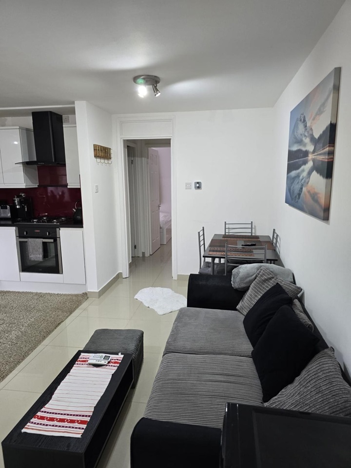 Chigwell - 1 Bed Flat, Copperfield, IG7 - To Rent Now for £1,500.00 p/m