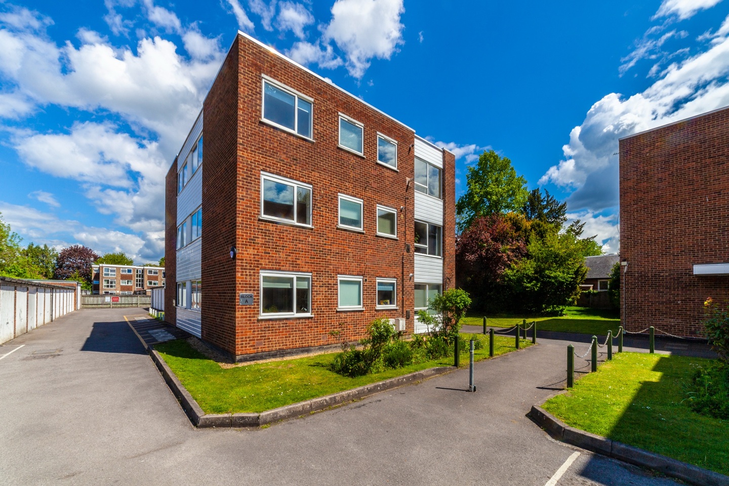 Sutton - 2 Bed Flat, Gloucester Court, SM2 - To Rent Now for £1,625.00 p/m