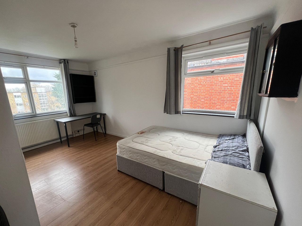 London - Room in a Shared House, The Limes Avenue, N11 - To Rent Now ...