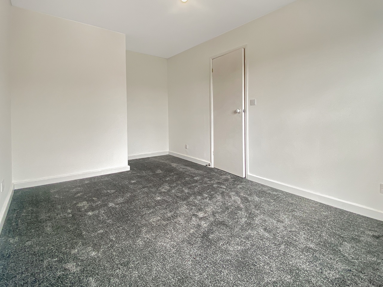 Bushey - 3 Bed Semi-Detached House, Meadow Road, WD23 - To Rent Now for ...