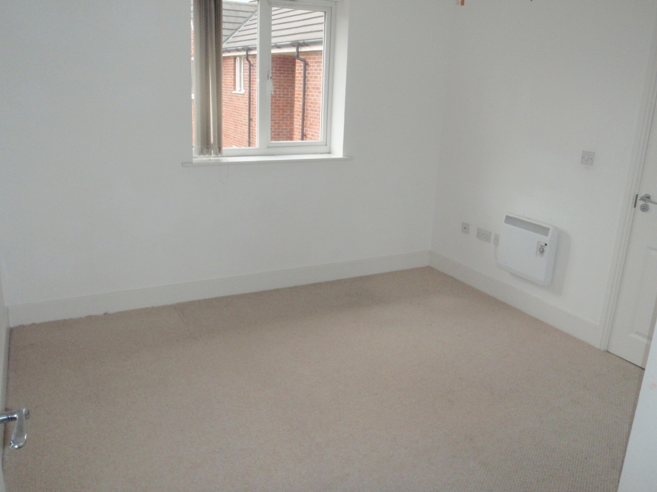 Romford - 3 Bed Flat, Omega Court, RM7 - To Rent Now for £1,650.00 p/m