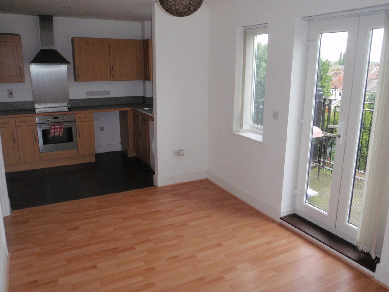 Romford - 3 Bed Flat, Omega Court, RM7 - To Rent Now for £1,650.00 p/m
