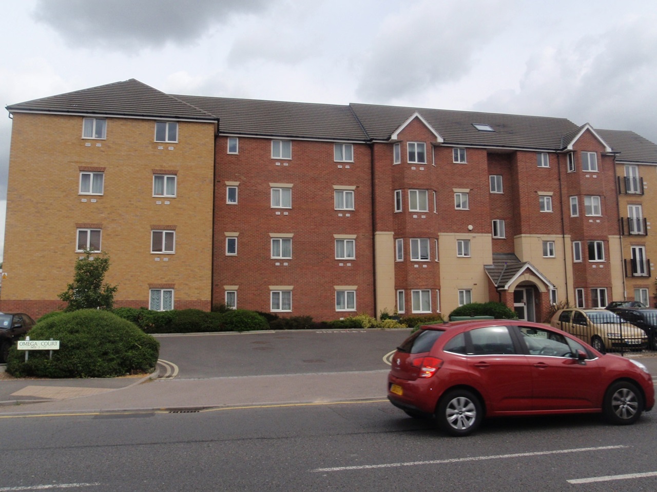 Romford - 3 Bed Flat, Omega Court, RM7 - To Rent Now for £1,650.00 p/m