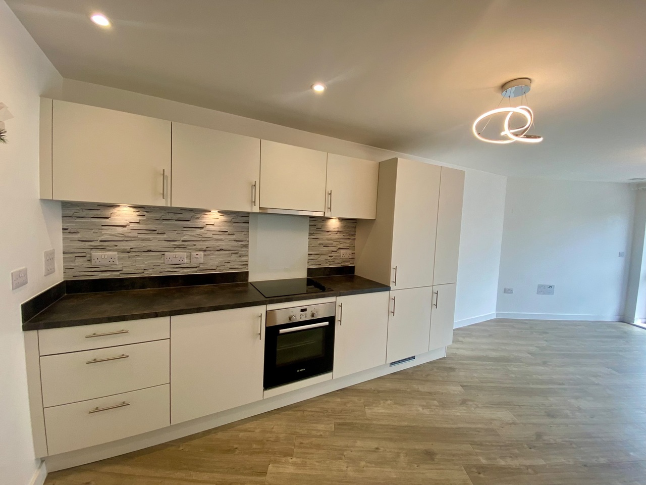 Crawley - 2 Bed Flat, Ifield Road, RH11 - To Rent Now for £1,550.00 p/m