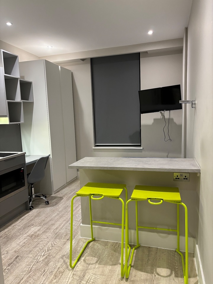 London - Studio Flat, Opera House, N17 - To Rent Now for £1,084.00 p/m