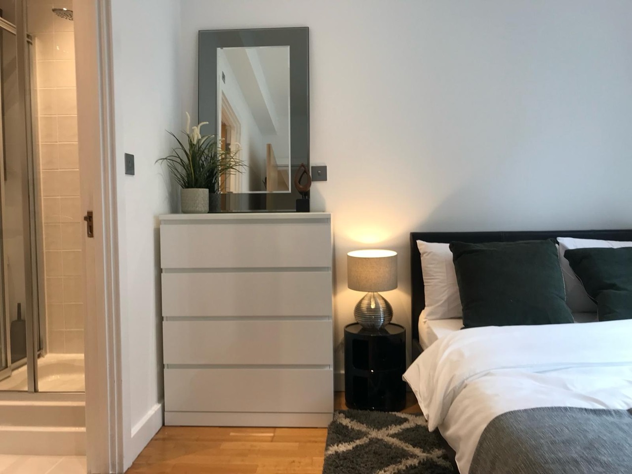 London - 2 Bed Flat, Banister Road, W10 - To Rent Now for £3,250.00 p/m