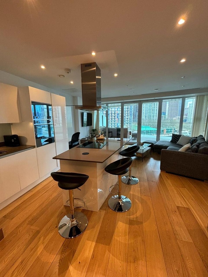 London, Canary Wharf - 2 Bed Flat, Arena Tower, E14 - To Rent Now for £ ...
