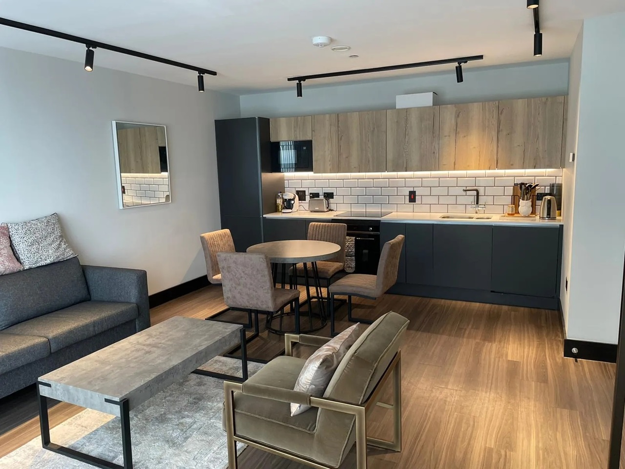 London - 2 Bed Penthouse, Merrick Road, UB2 - To Rent Now for £2,200.00 p/m