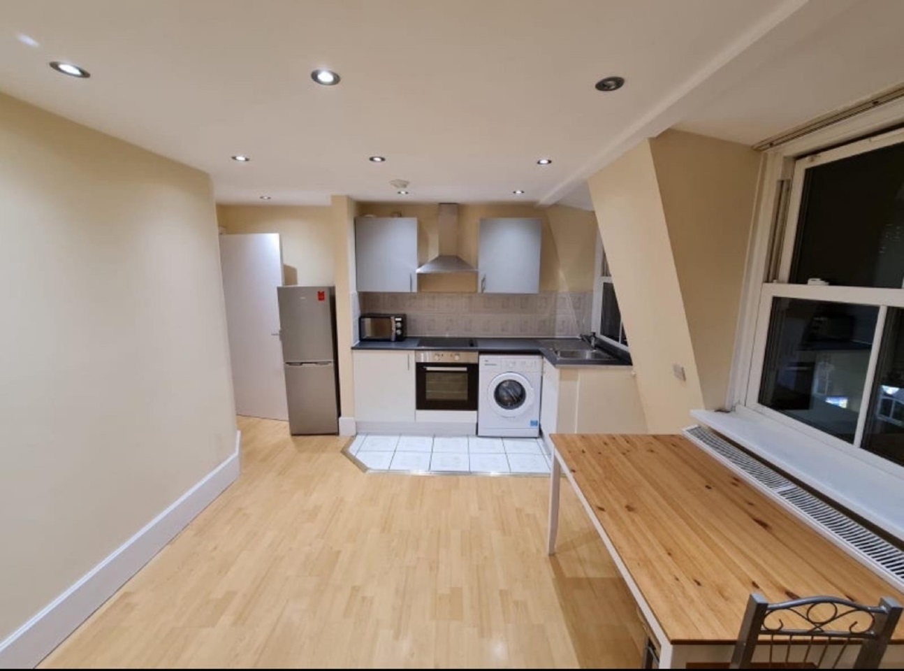 London - 2 Bed Flat, Armagh Road, E3 - To Rent Now for £1,800.00 p/m