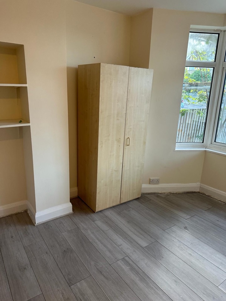 London - Studio Flat, Finchley Lane, NW4 - To Rent Now for £1,200.00 p/m