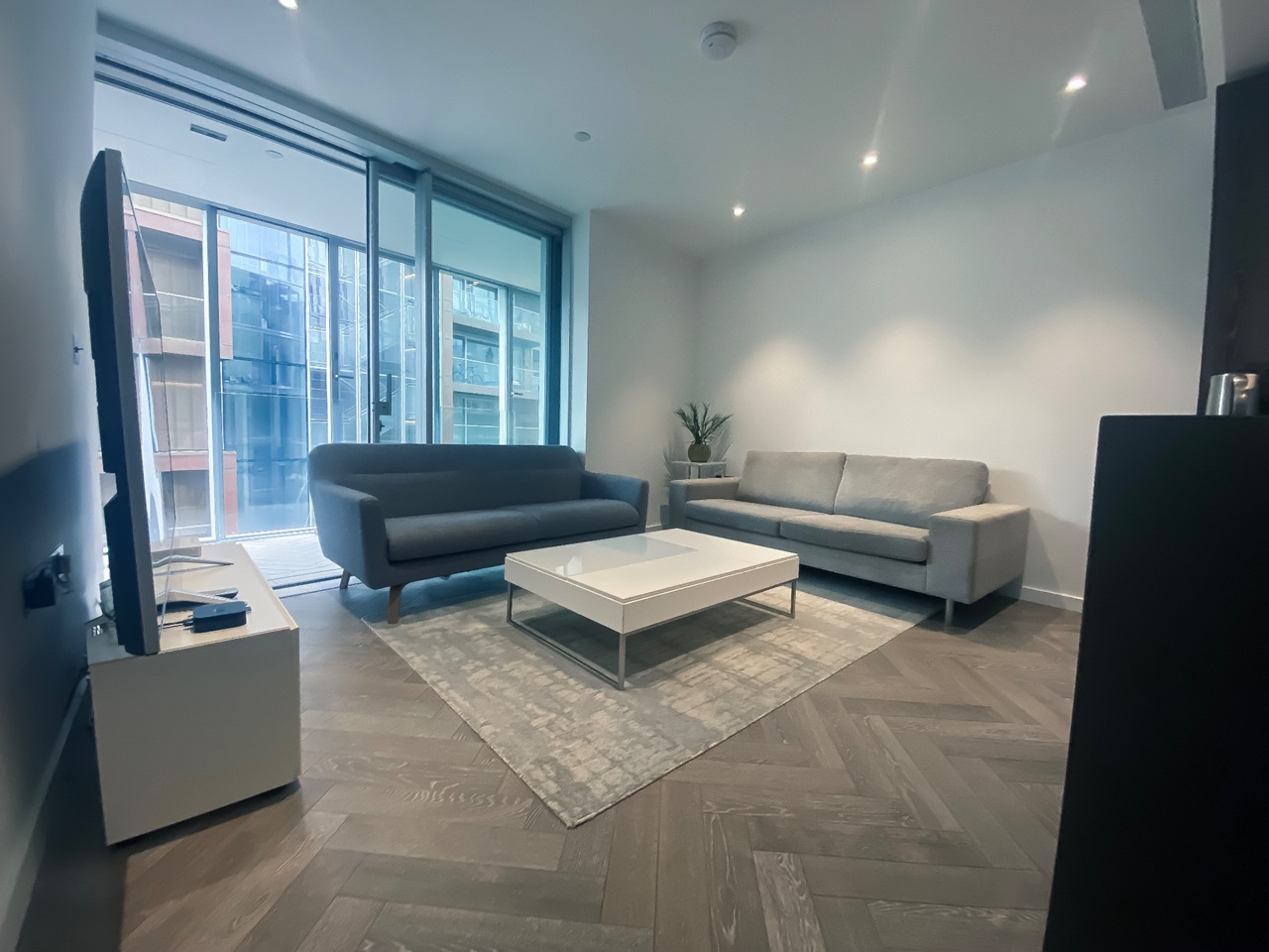 London - 1 Bed Flat, Pearce House, SW11 - To Rent Now for £3,011.67 p/m