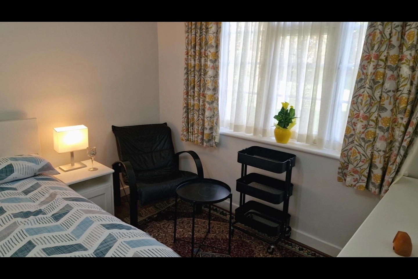 Staines-Upon-Thames - 3 Bed Flat, Waters Drive, TW18 - To Rent Now for ...