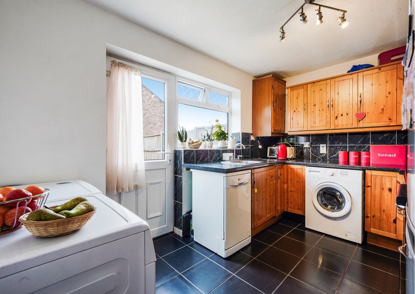 London - 2 Bed Terraced House, Rivington Crescent, NW7 - To Rent Now ...