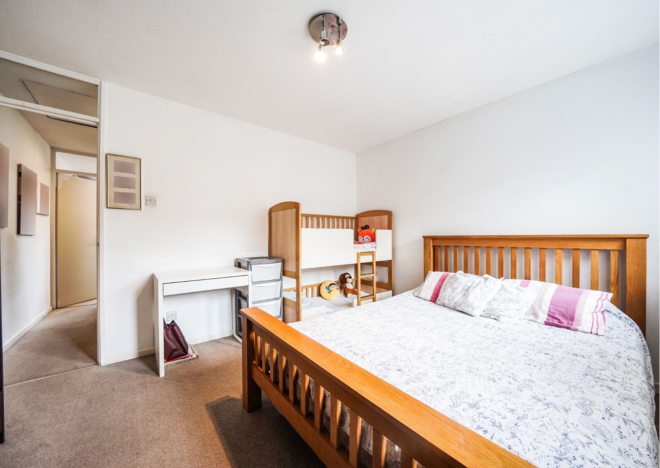 London - 2 Bed Terraced House, Rivington Crescent, NW7 - To Rent Now ...