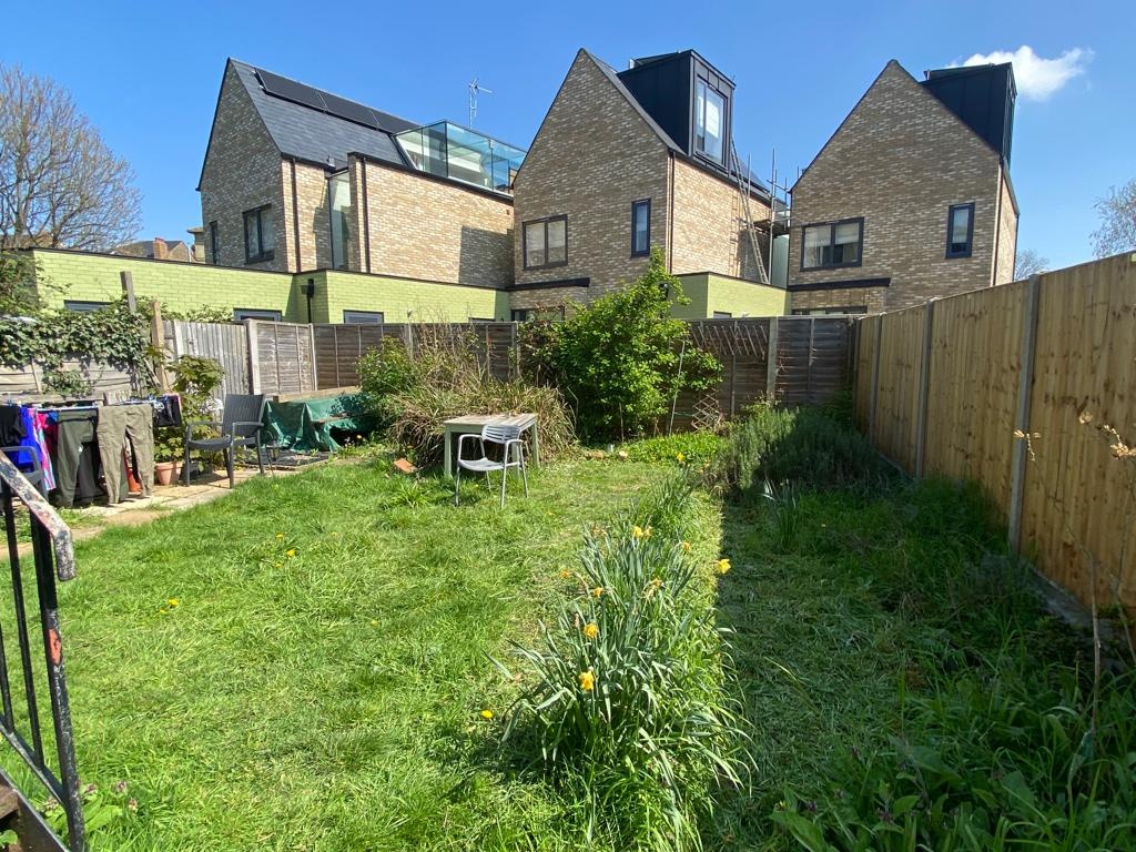 Surbiton - 1 Bed Flat, King Charles Road, KT5 - To Rent Now for £1,350. ...