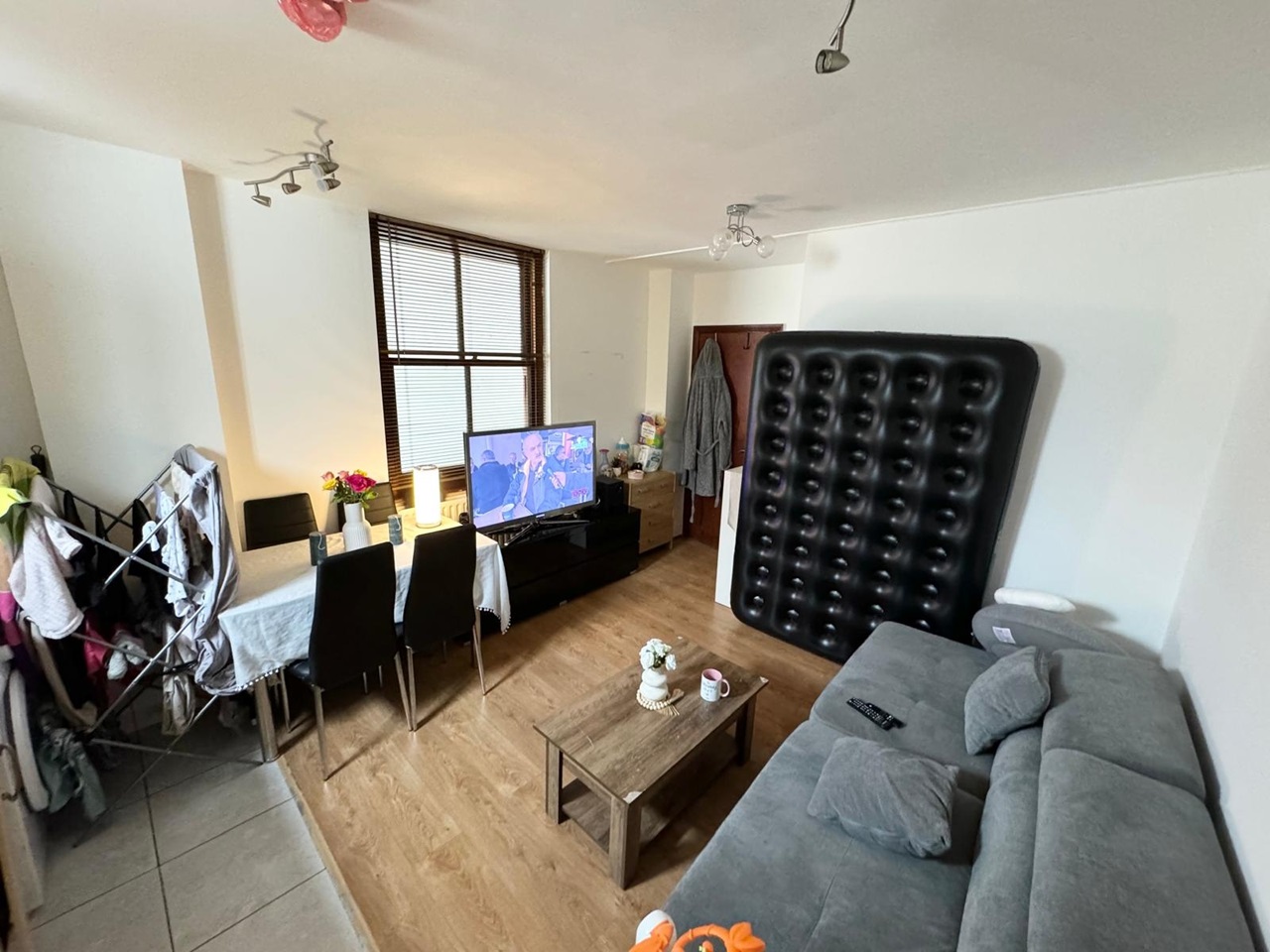 London - 1 Bed Flat, Hendon Lane, N3 - To Rent Now for £1,400.00 p/m