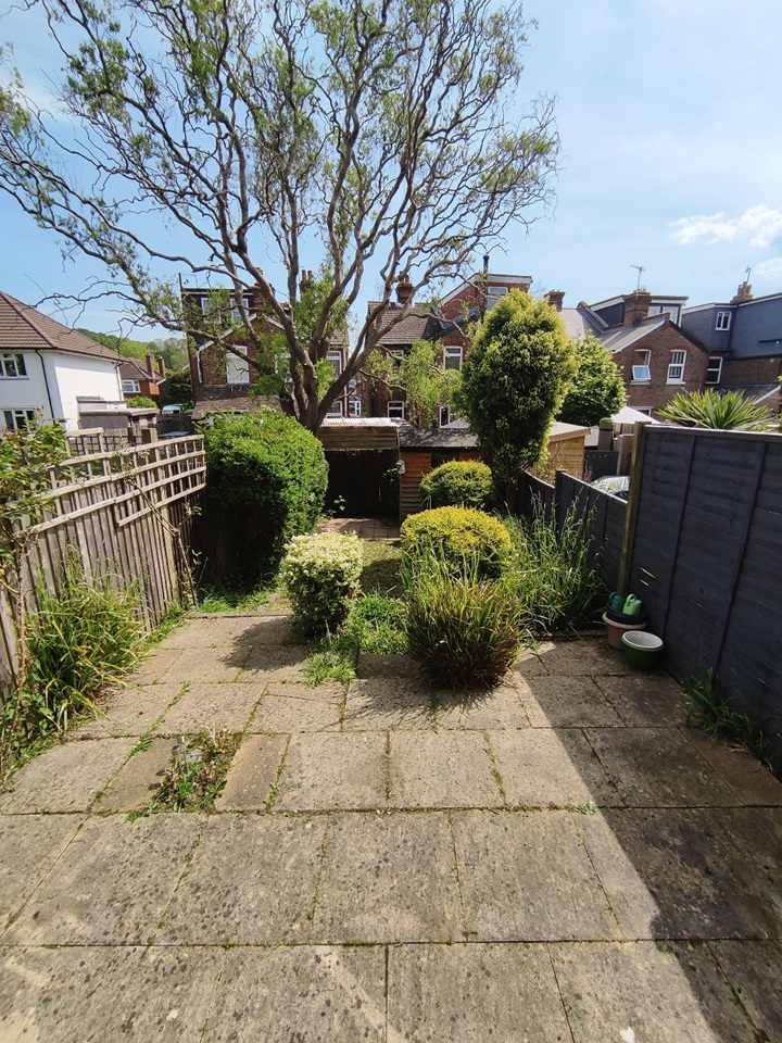 Redhill - 2 Bed End Terrace, Shire Place, RH1 - To Rent Now for £1,670. ...