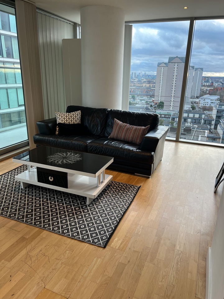 London - 2 Bed Flat, Landmark West Tower, E14 - To Rent Now for £3,300. ...