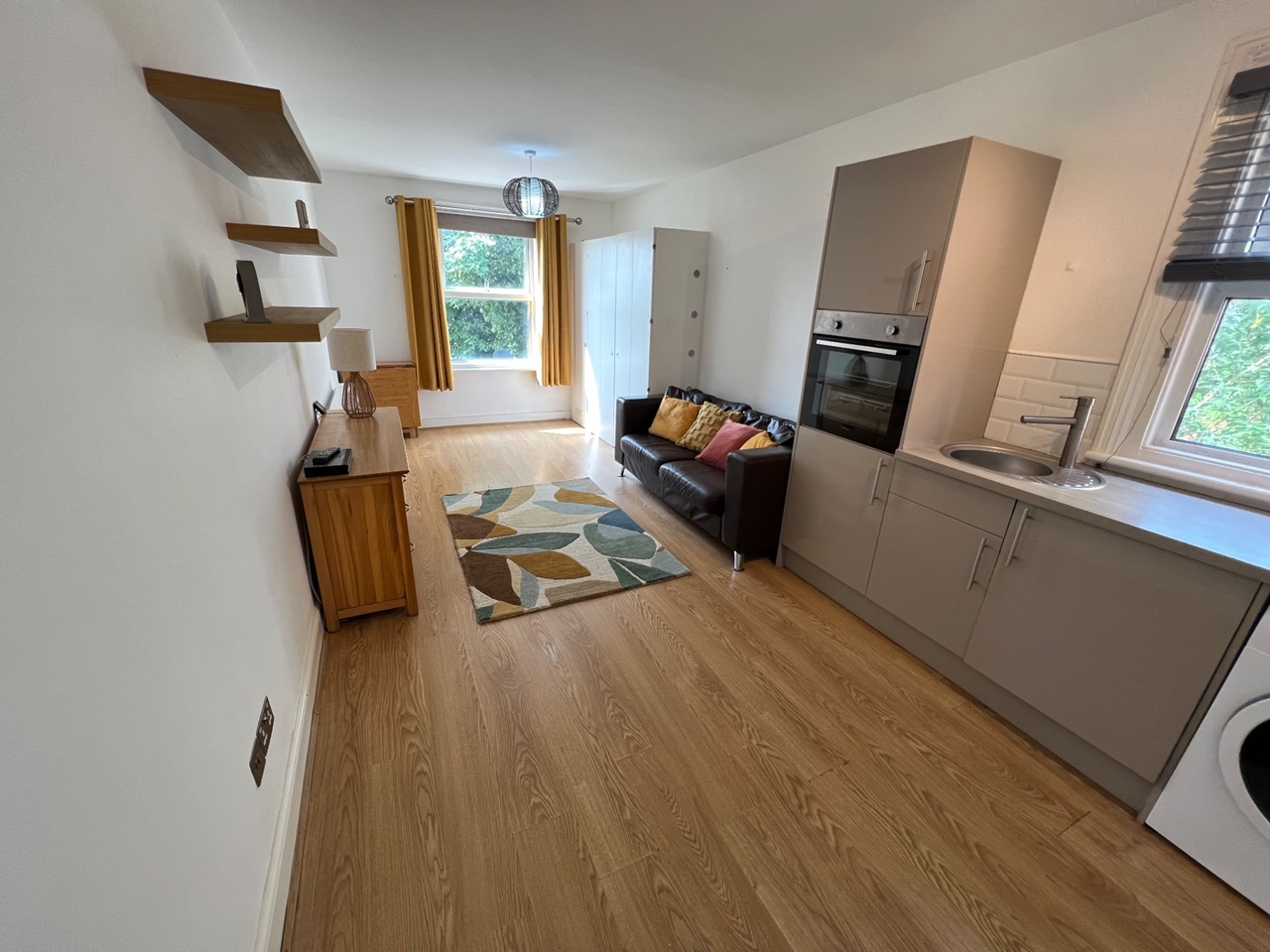Reading - Studio Flat, Basingstoke Road, RG2 - To Rent Now for £999.00 p/m