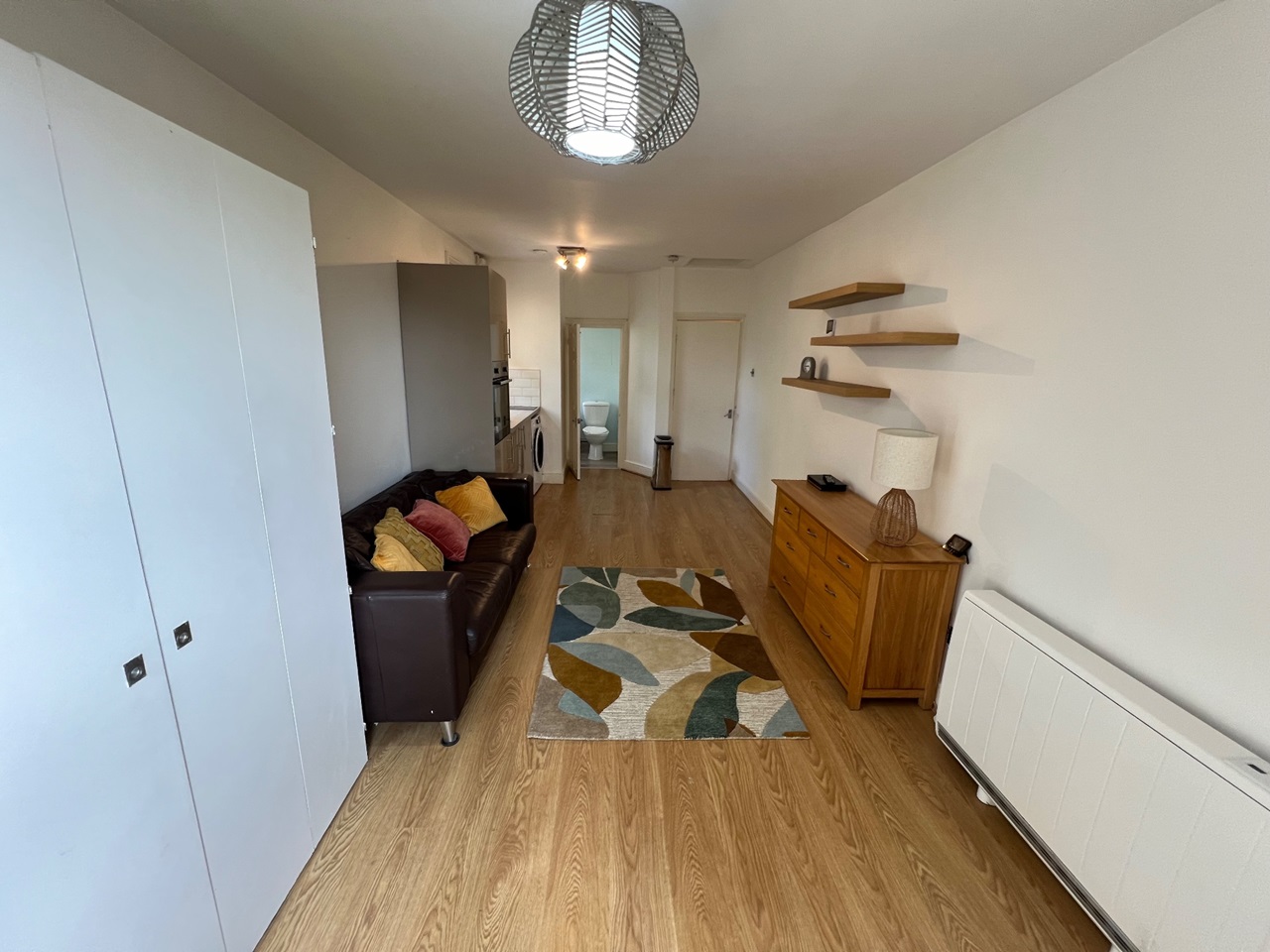 Reading - Studio Flat, Basingstoke Road, RG2 - To Rent Now for £999.00 p/m