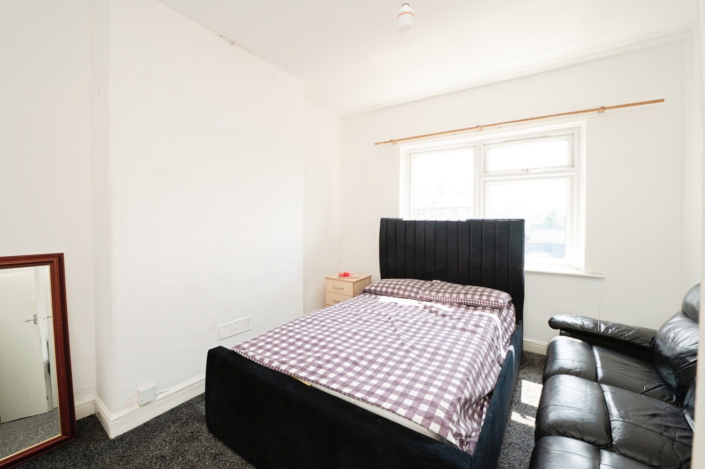Barking - 2 Bed Flat, Ripple Road, IG11 - To Rent Now for £1,845.00 p/m