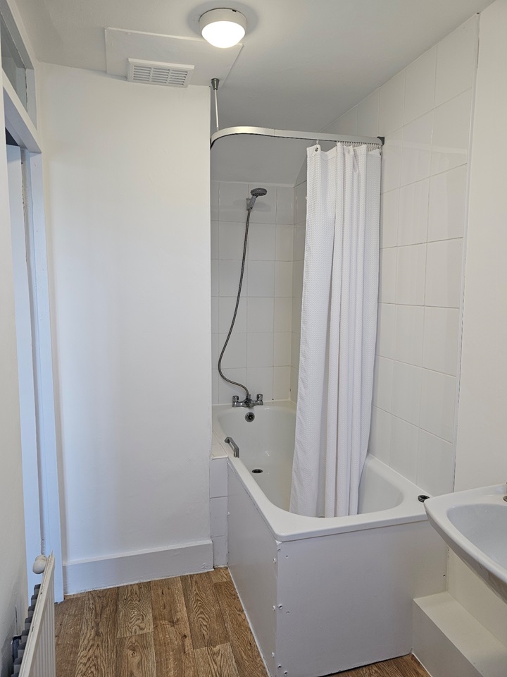 London - 1 Bed Flat, Rosenthal Road, SE6 - To Rent Now for £1,300.00 p/m