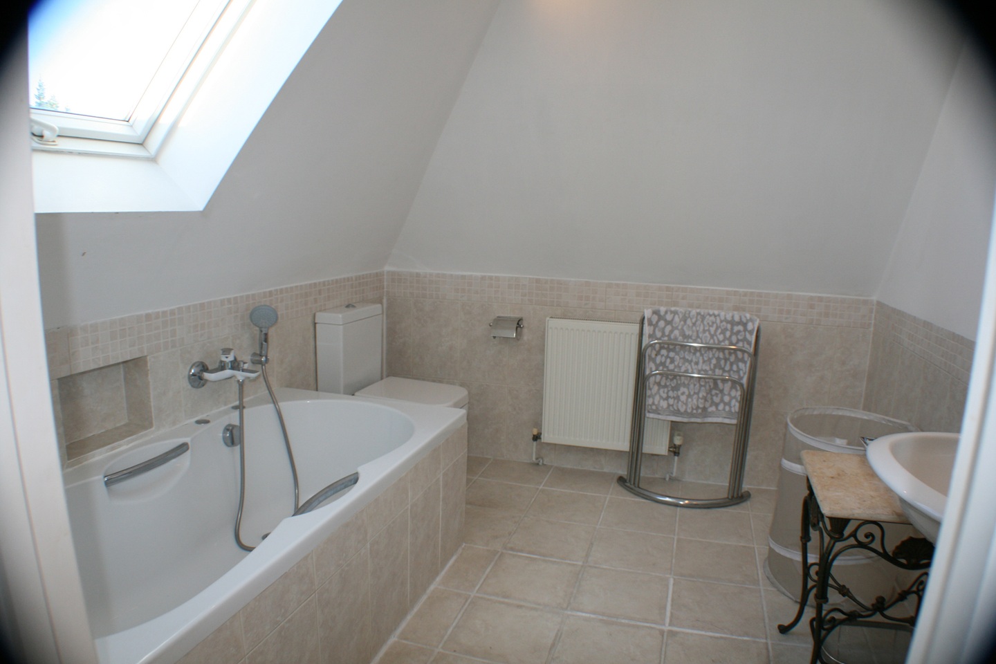 London - Bedsit, Parklands Drive, N3 - To Rent Now for £1,465.00 p/m