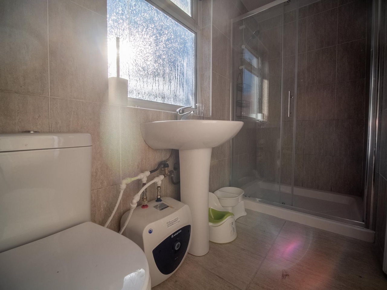 London - Studio Flat, Beech Way, TW2 - To Rent Now for £1,350.00 p/m