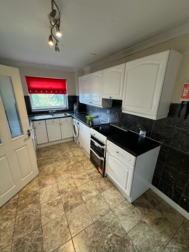 Dagenham - 2 Bed Flat, Whalebone Lane South, RM8 - To Rent Now for £ ...