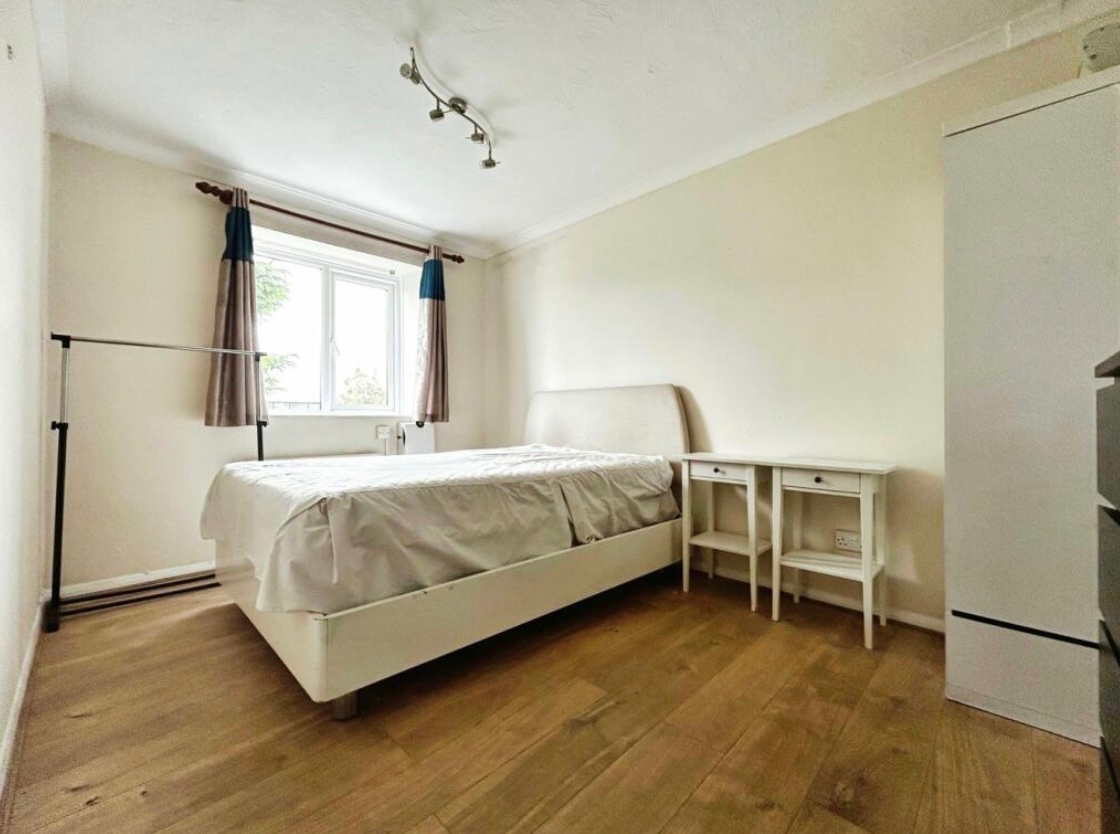 Slough - 1 Bed Flat, Poyle Road, SL3 - To Rent Now for £1,000.00 p/m
