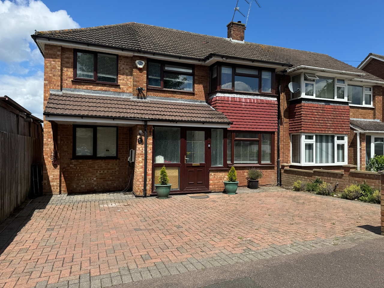 Dunstable - 4 Bed Semi-Detached House, Dunstable, LU5 - To Rent Now for ...